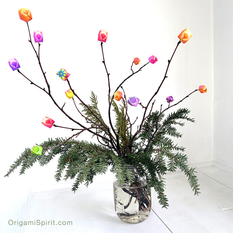 Easy Origami Christmas Decoration Using Mini Waterbombs – Leyla Torres ...